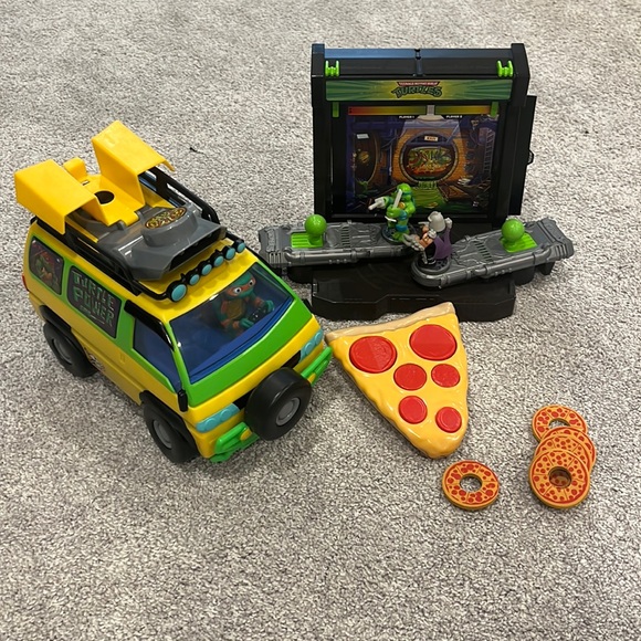 TMNT | Toys | Lot Of Tmnt Ninja Turtle Toys Battle Areana Rc Pizza ...